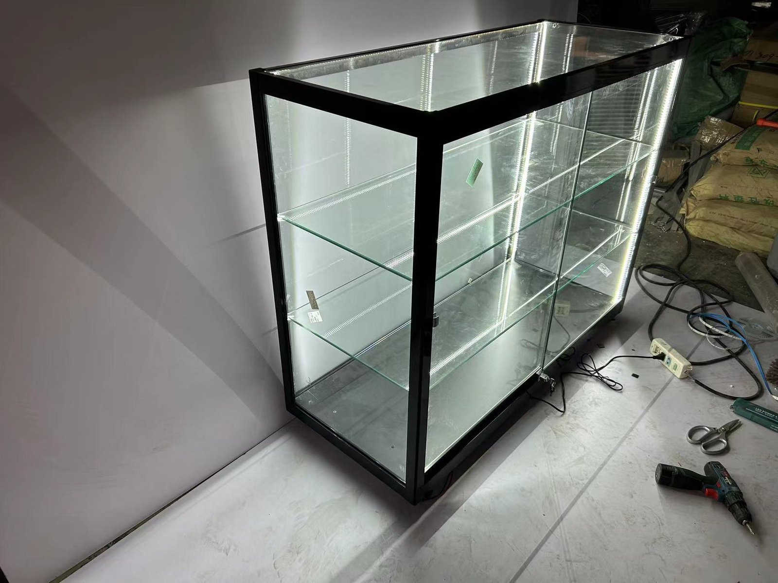 What is a Display Glass Showcase? An Ultimate Guide for You