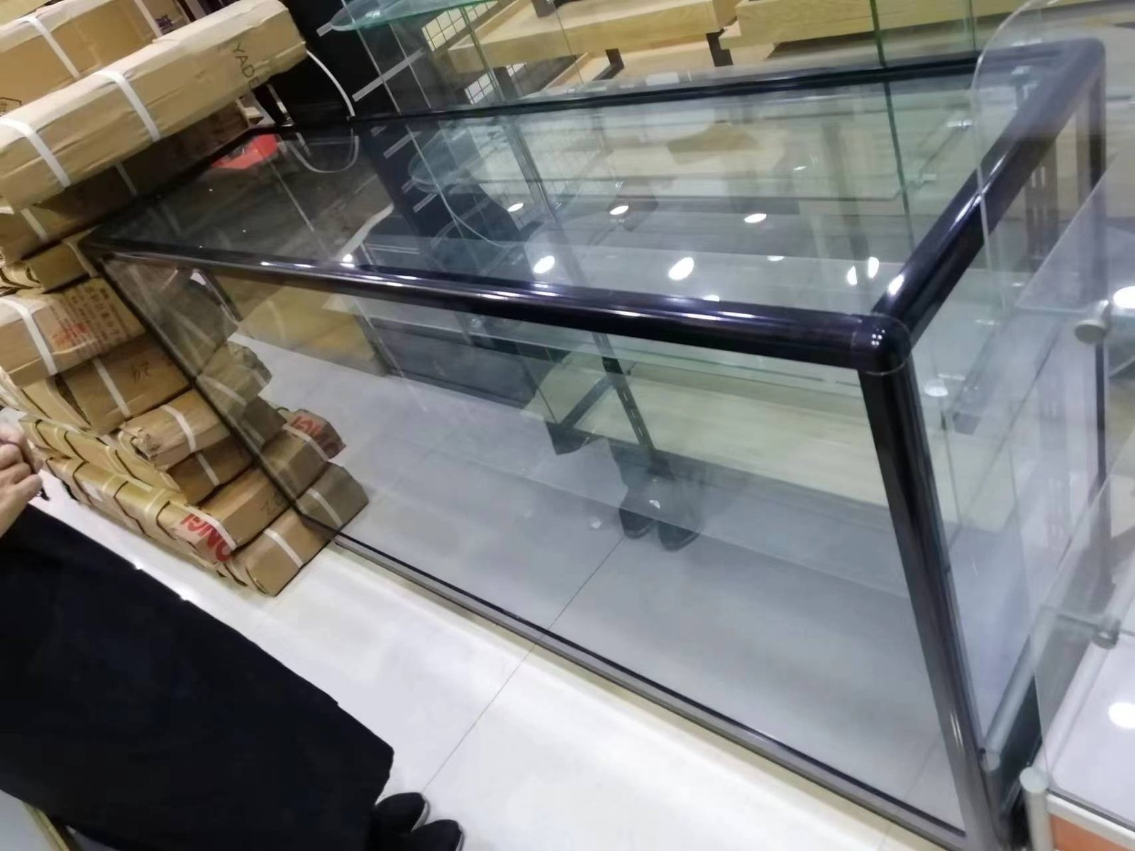 frameless glass display cases - Fairwill Display - China First 7-Day ...